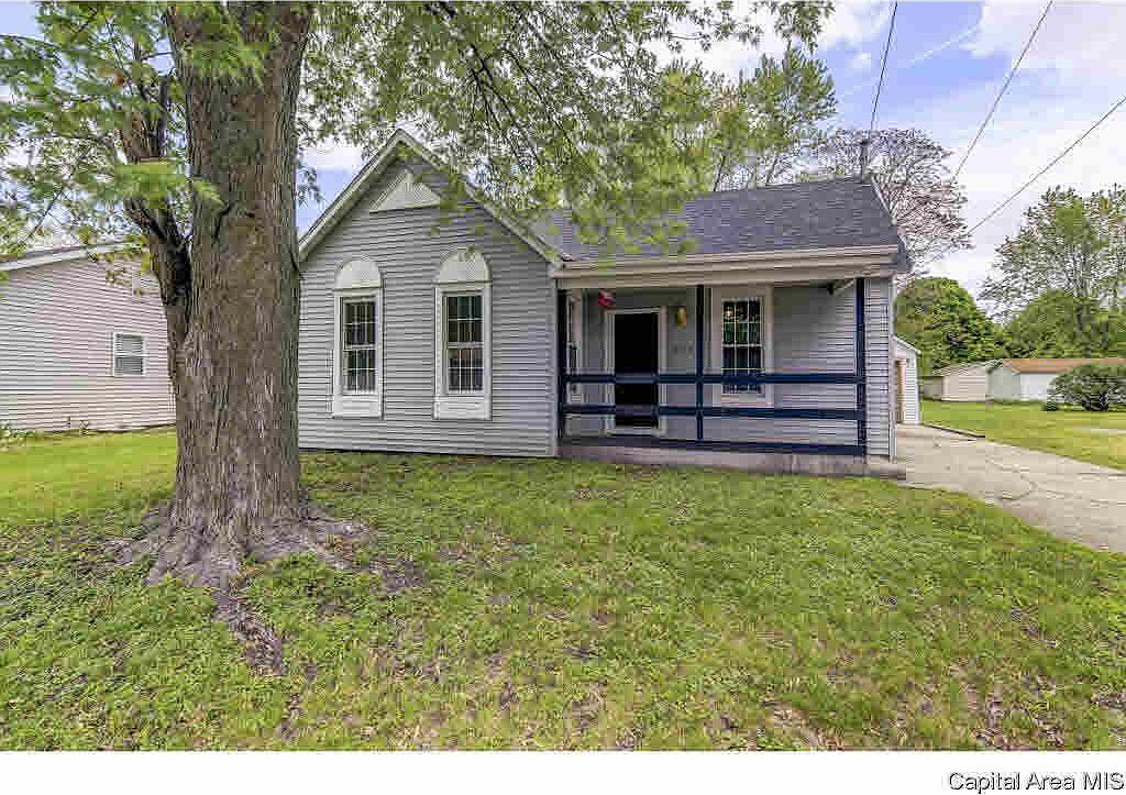 804 7th St, Pawnee, IL 62558 | Zillow