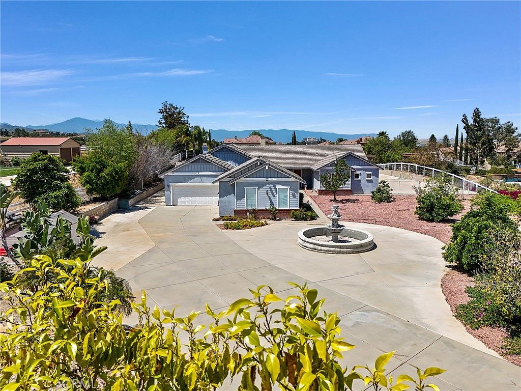 18619 Oak Park Dr, Riverside, CA 92504 | MLS #OC24087948 | Zillow