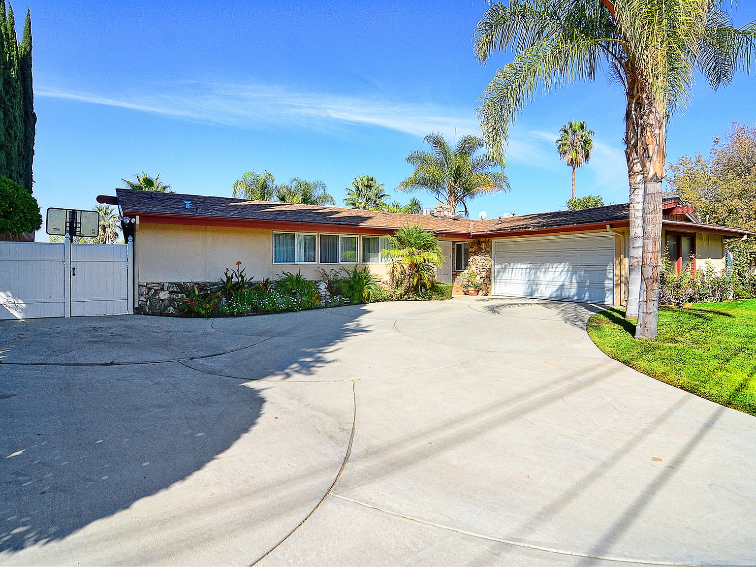 20739 Tiara St, Woodland Hills, CA 91367 | Zillow