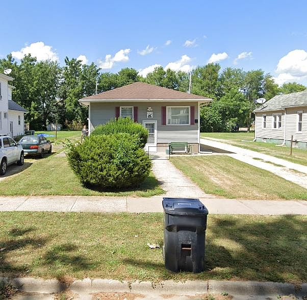 228-230 1st Ave #4, Clinton, IA 52732 | Zillow