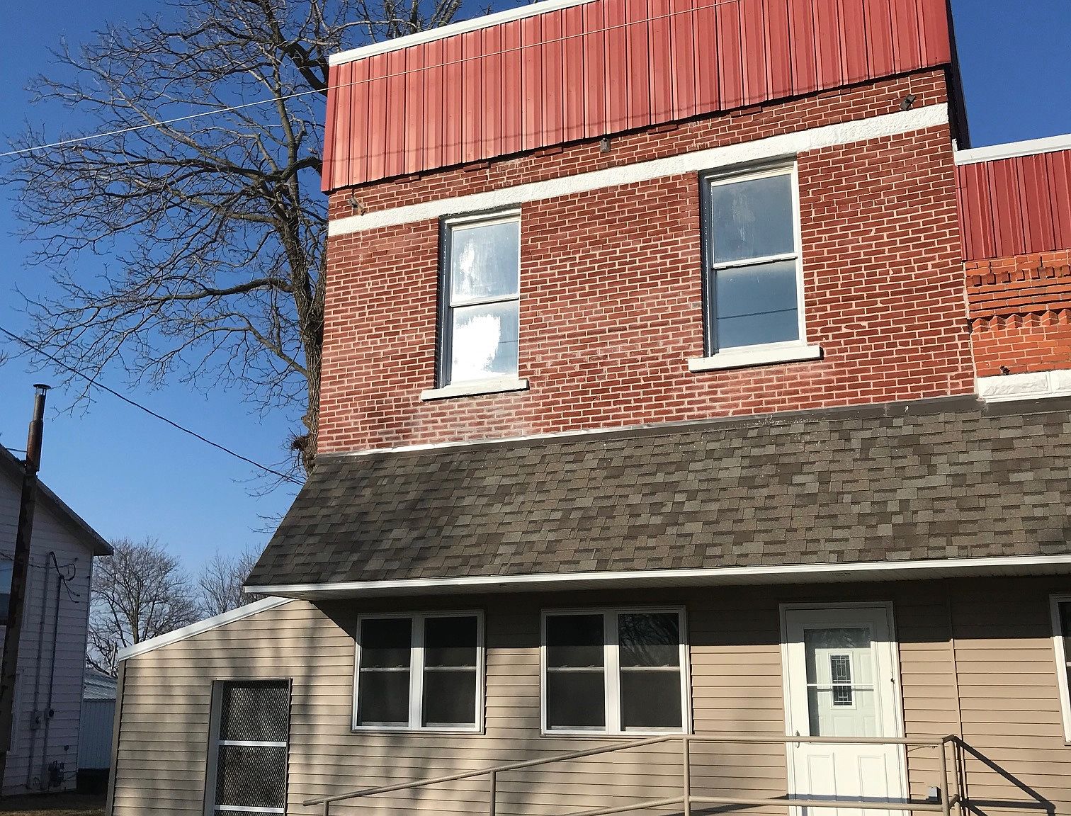 205 N Main St #205, Grandview, IA 52752 | Zillow