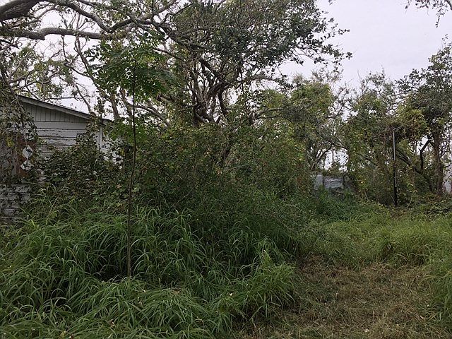 407 S Kossuth St, Rockport, TX 78382 | Zillow