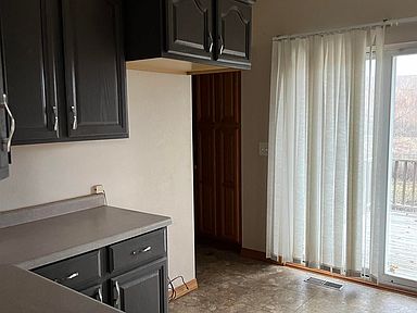 708 Chicago St, Sumner, IA 50674 | Zillow