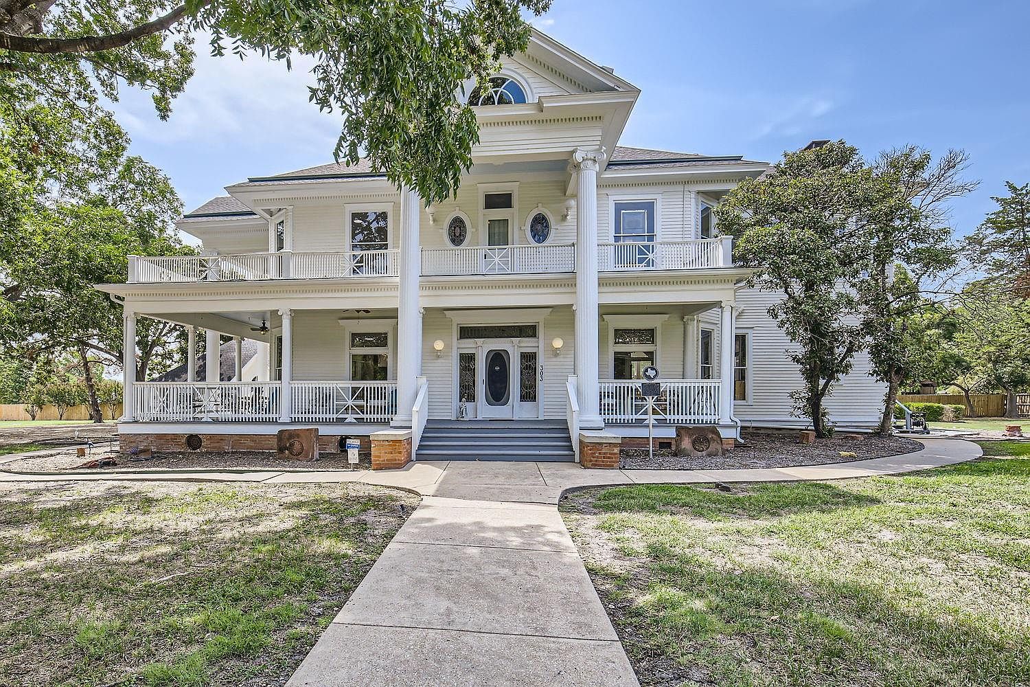 303 S Center St, Forney, TX 75126 | Zillow