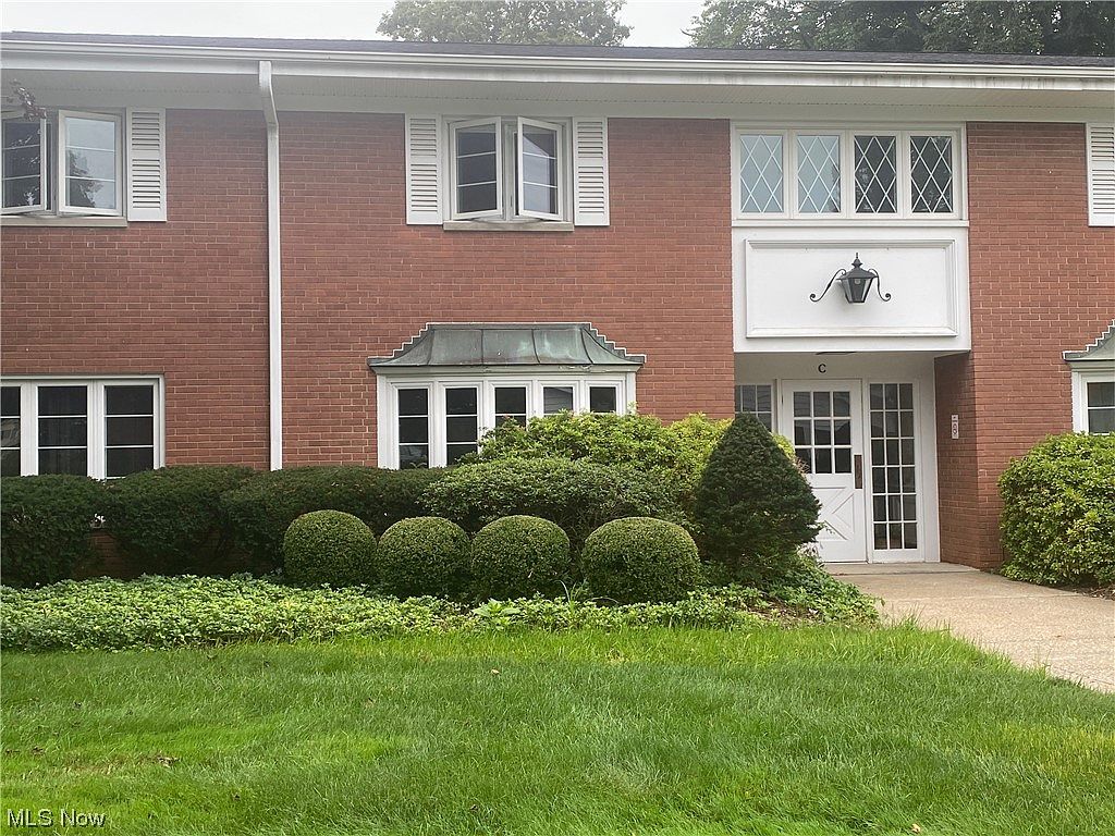 7560 Hollycroft Ln APT 2C, Mentor, OH 44060 | Zillow