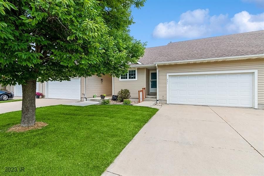 251 SE Lowell Dr, Ankeny, IA 50021 | MLS #675030 | Zillow