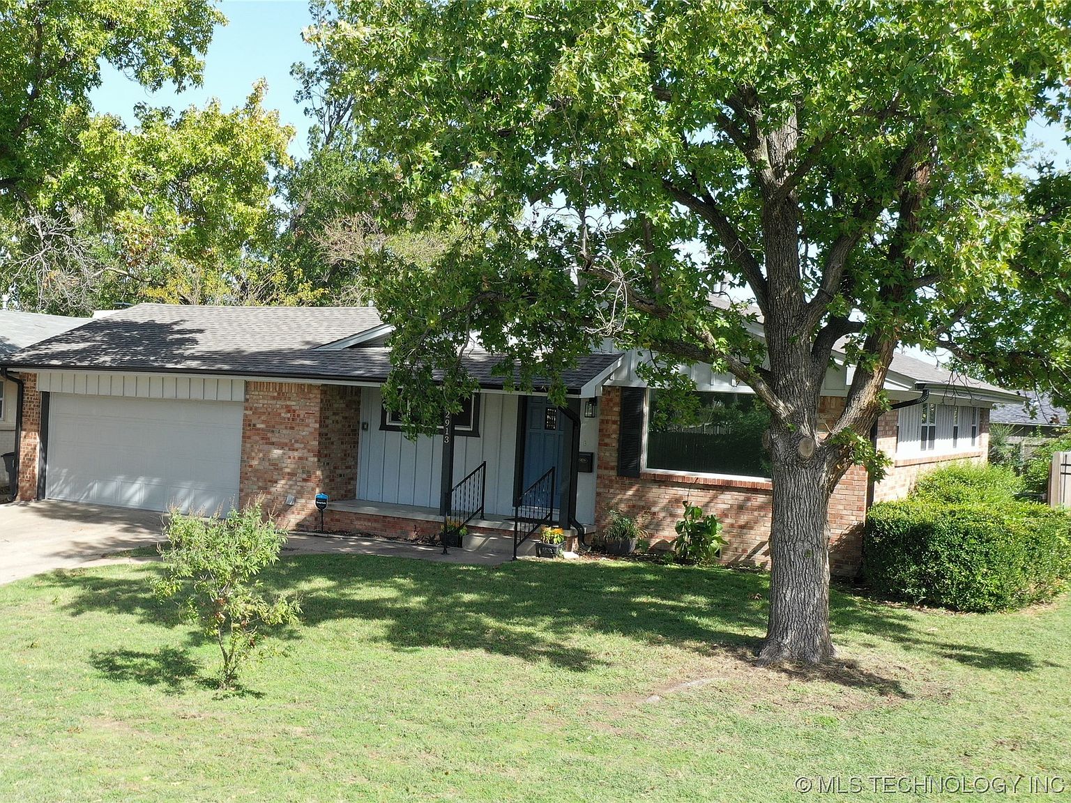 2913 S Hudson Ave, Tulsa, OK 74114 | Zillow