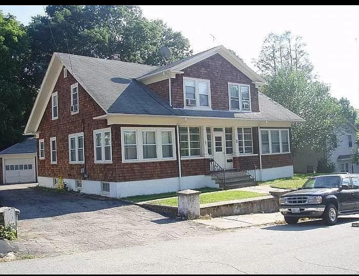 10 Oak St, West Warwick, RI 02893 | Zillow