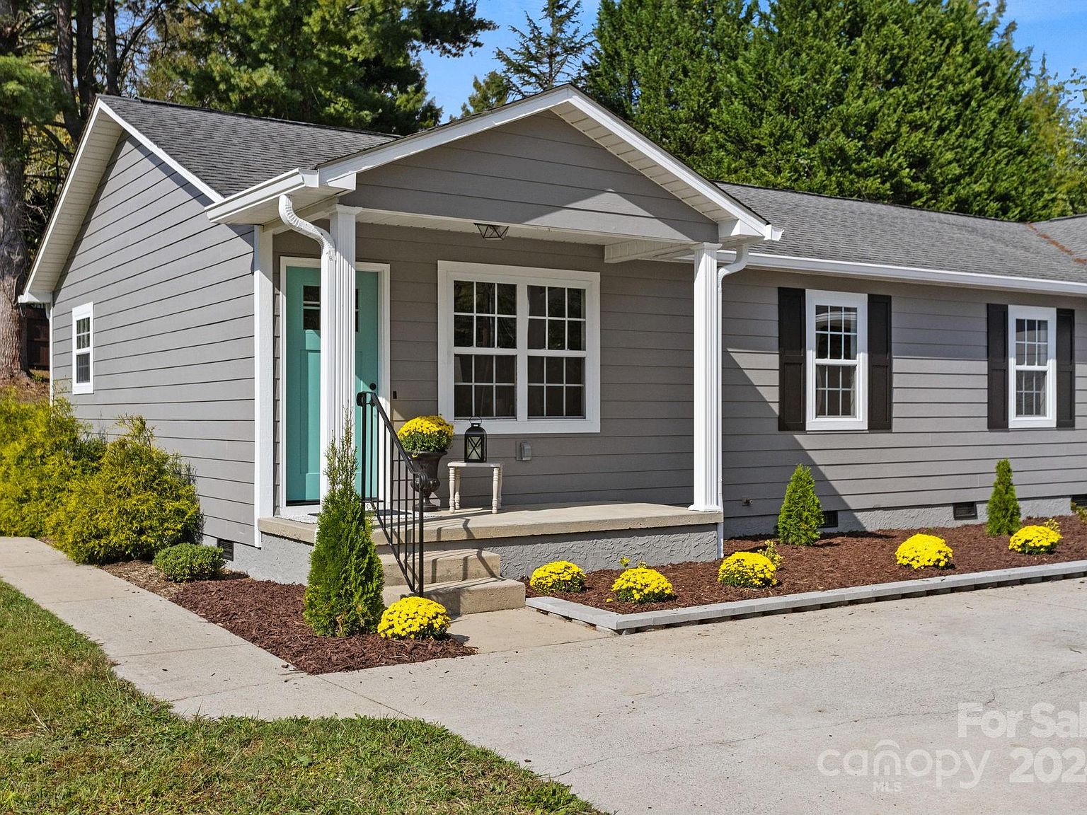 611 W Allen St, Hendersonville, NC 28739 | Zillow