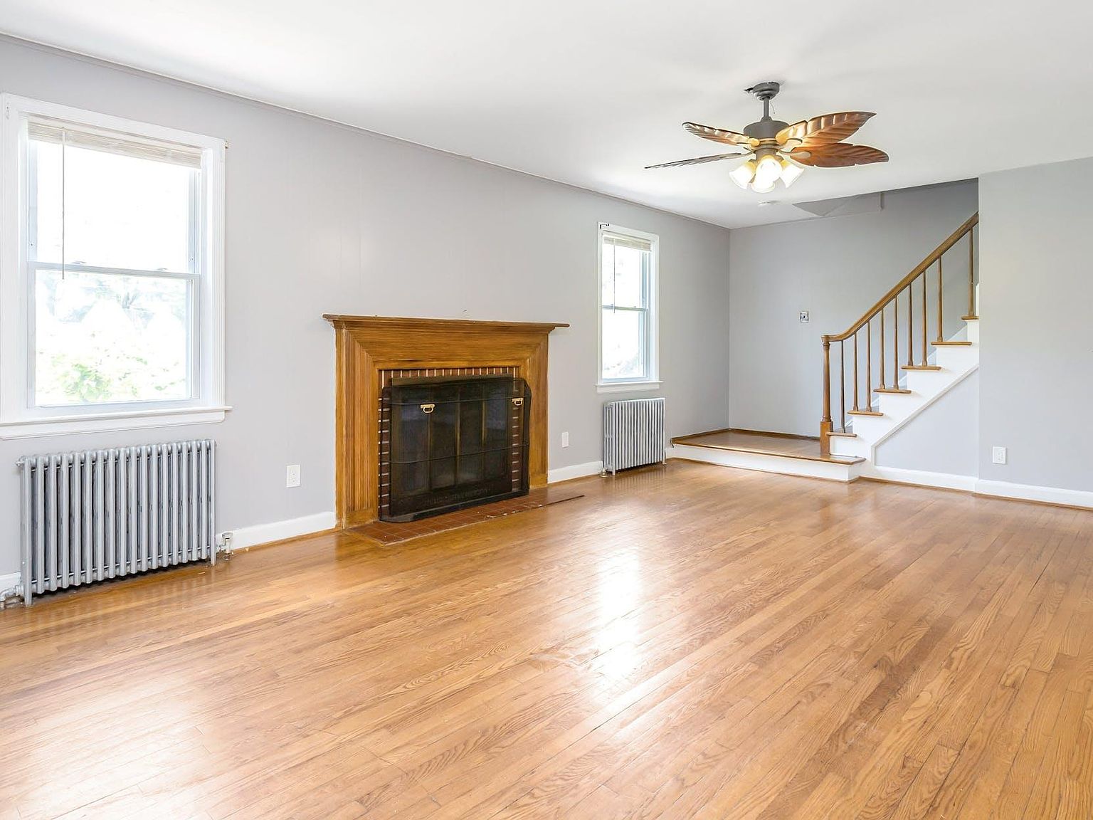 2571 Old Town Rd, Bridgeport, CT 06606 | Zillow