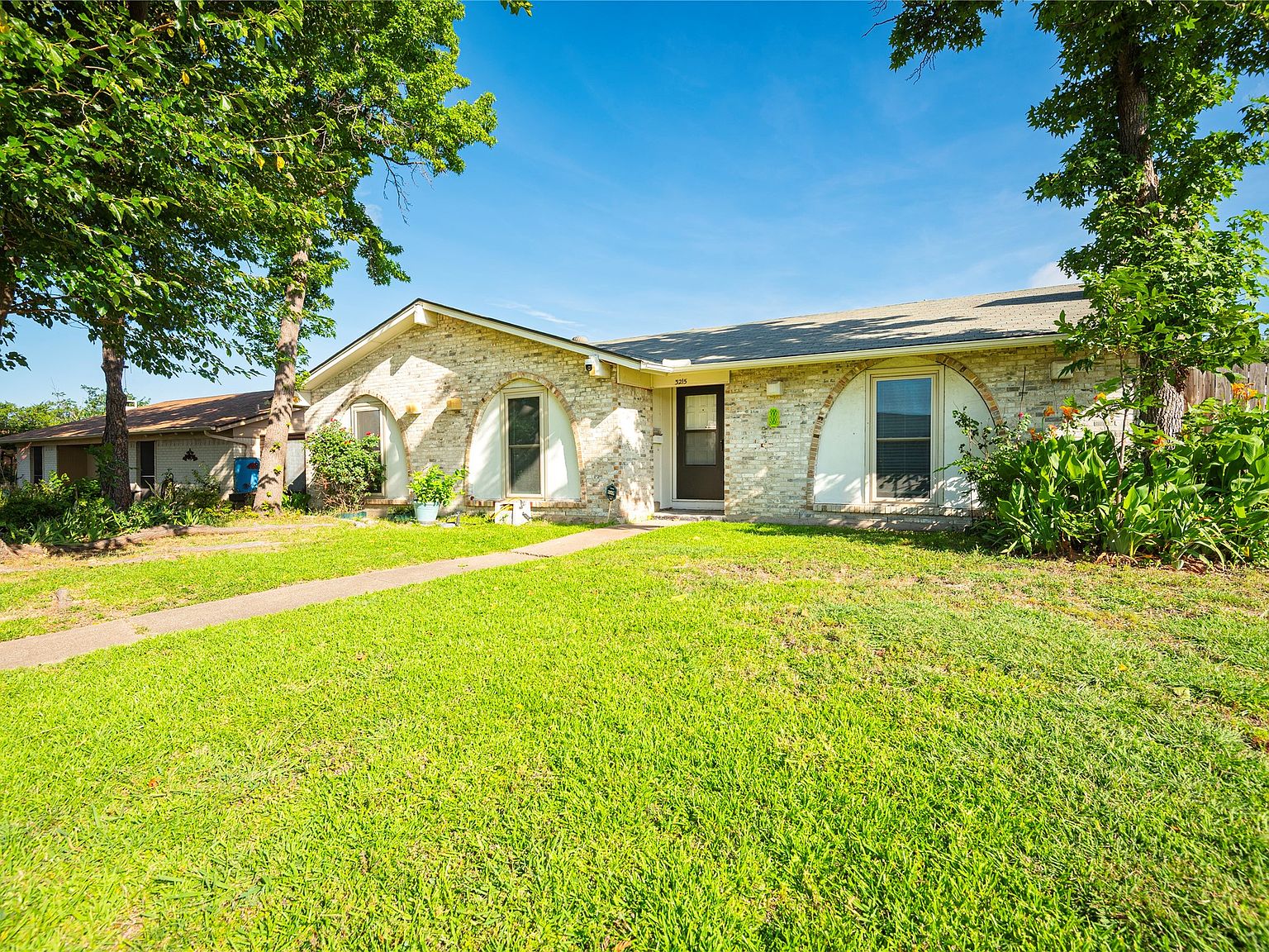 3215 Rockne Ln, Mesquite, TX 75150 | Zillow