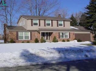 1561 Threadneedle St, Bloomfield Hills, MI 48304 | MLS #20240094556 ...