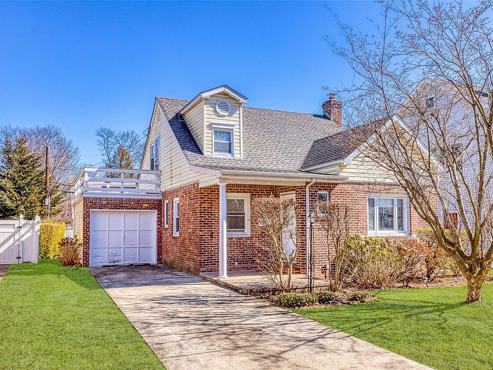 6 Willow Road, New Hyde Park, NY 11040 | Zillow