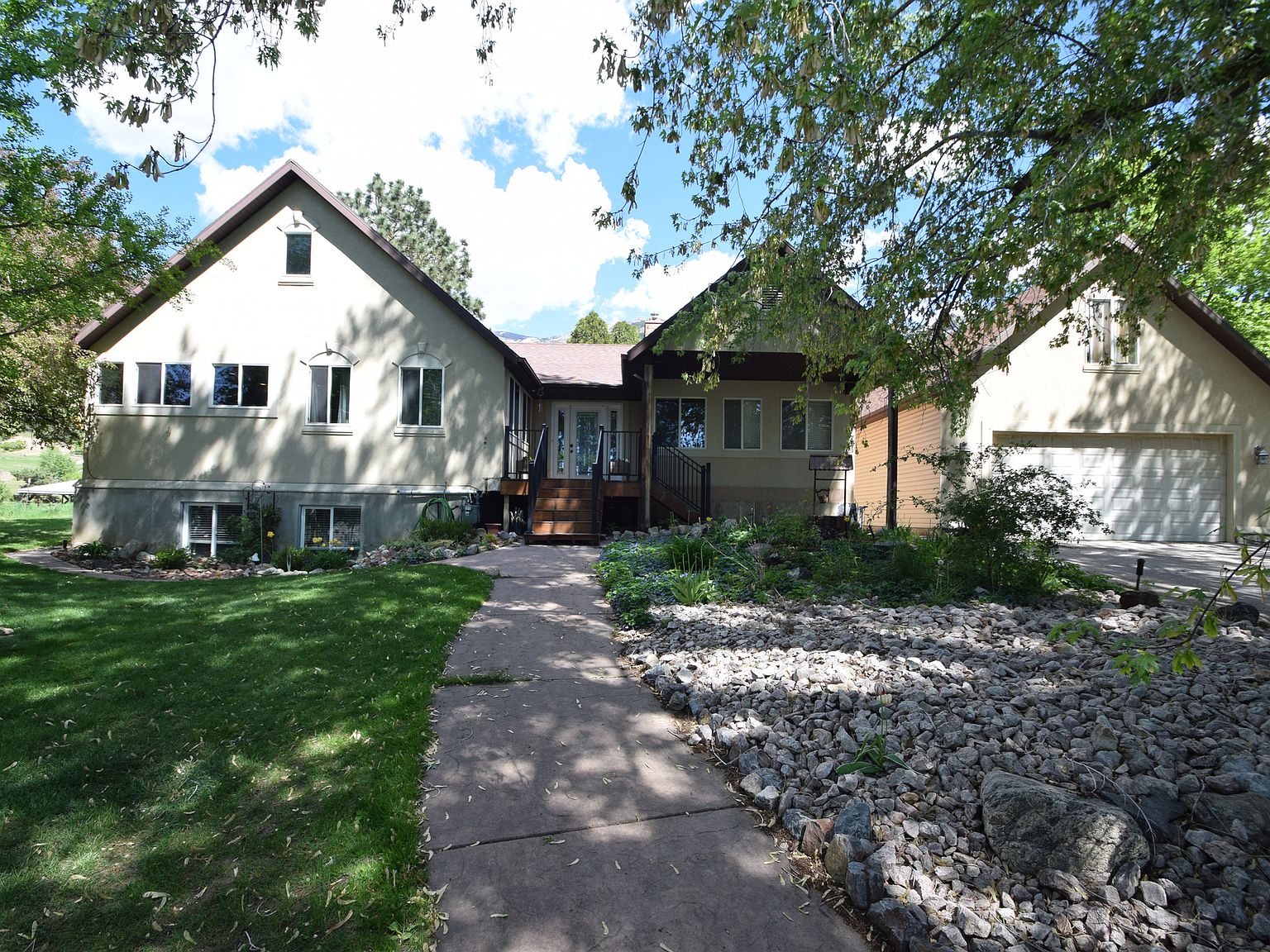 2294 E Valley View Dr, Layton, UT 84040 | Zillow