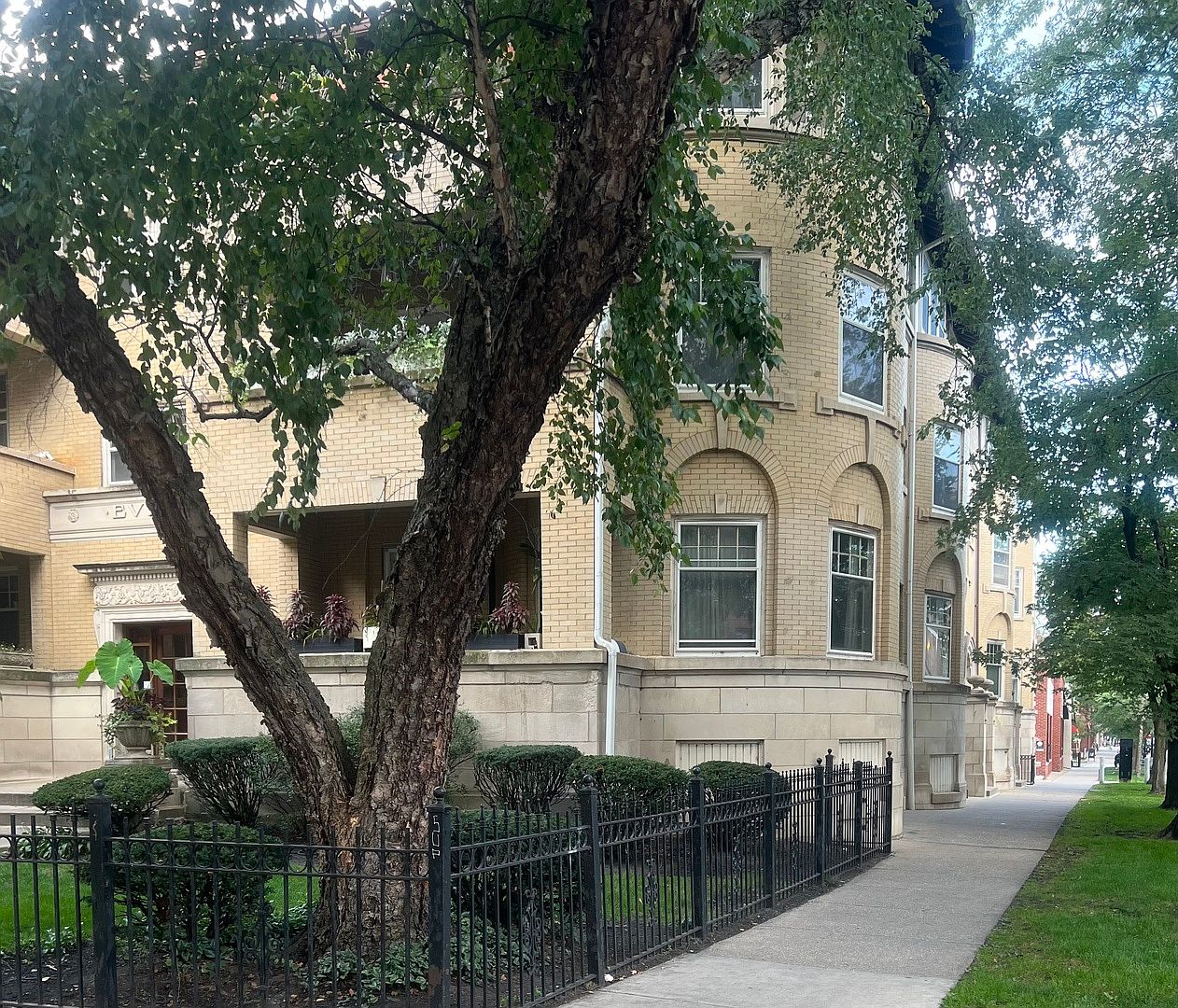 1262 W Wilson Ave #1, Chicago, IL 60640 | Zillow