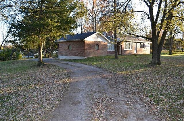 5188 Robidoux Ln, Saint Louis, MO 63128 | Zillow