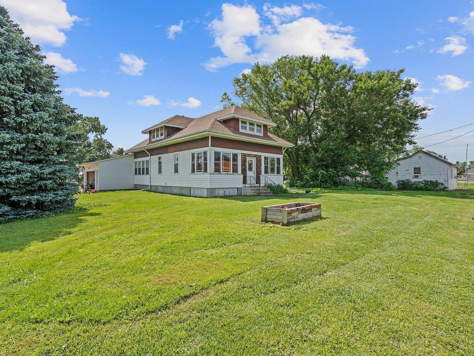 32020 White St, Burbank, SD 57010 | Zillow