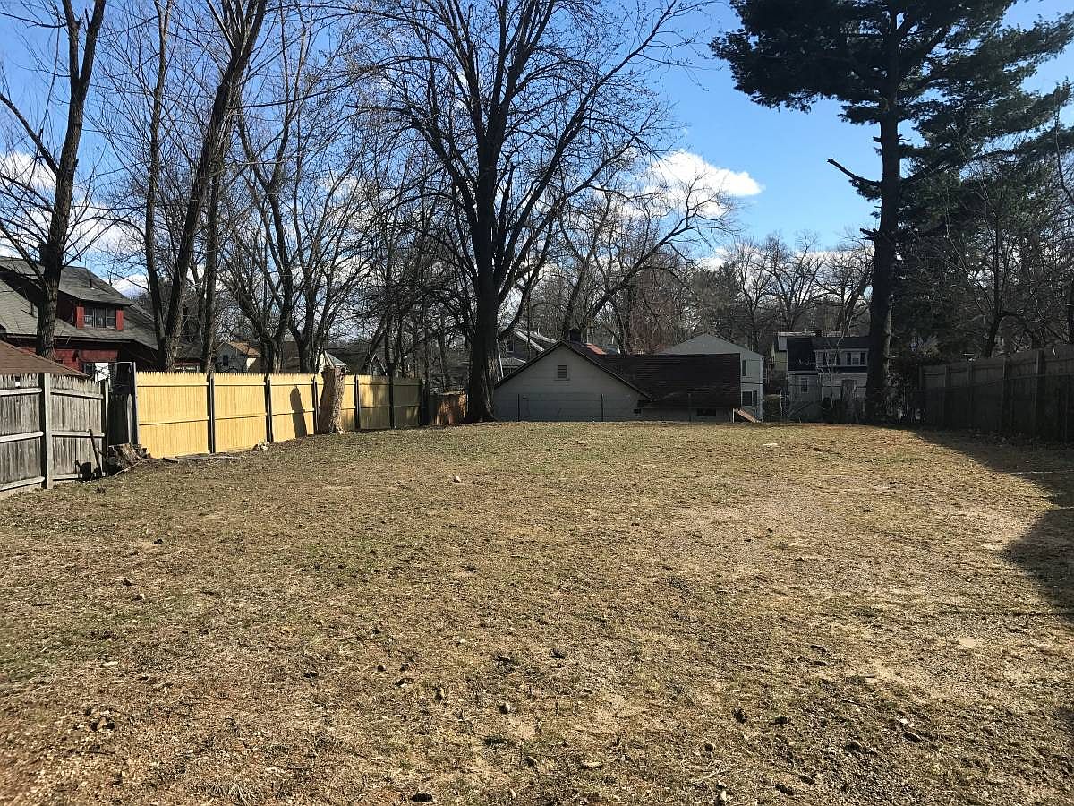 43 Crest St, Springfield, MA 01109 | Zillow