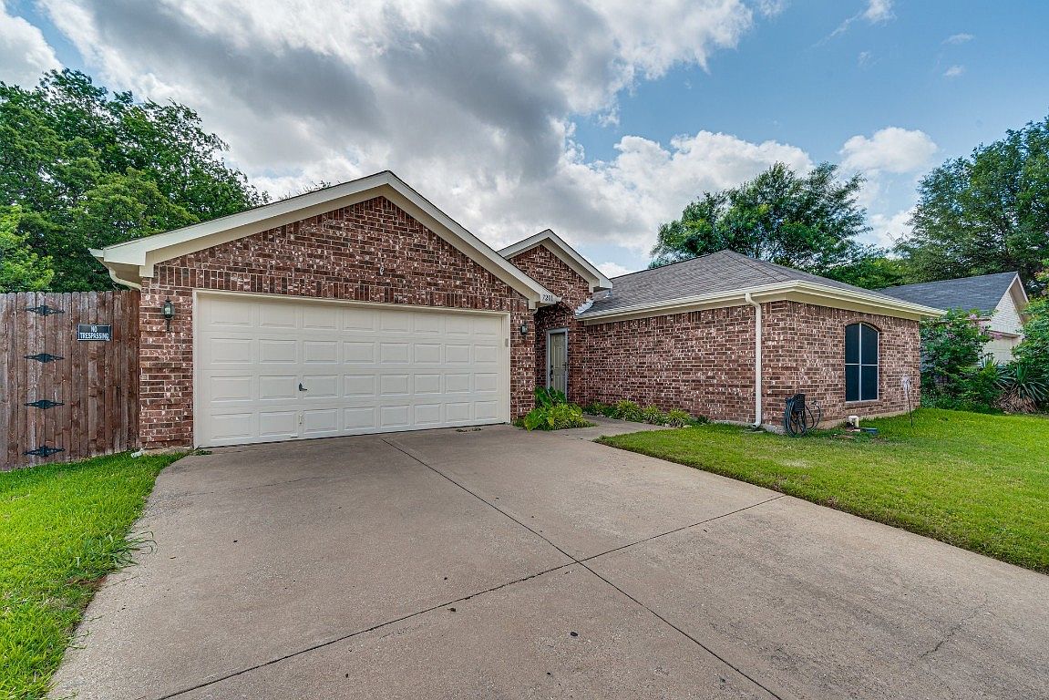 7201 Greenspoint Dr, Arlington, TX 76001 | Zillow
