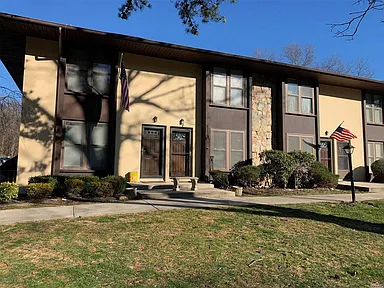 3 Maple Ct Selden NY | Zillow