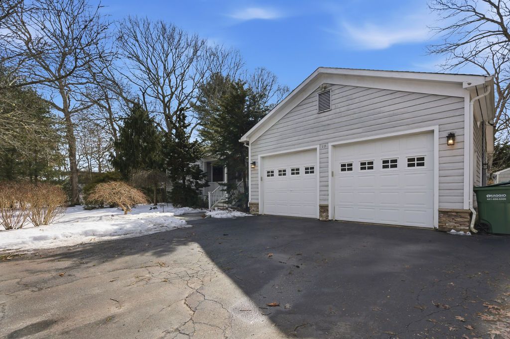 19 Howell Pl, Speonk, NY 11972 | Out East