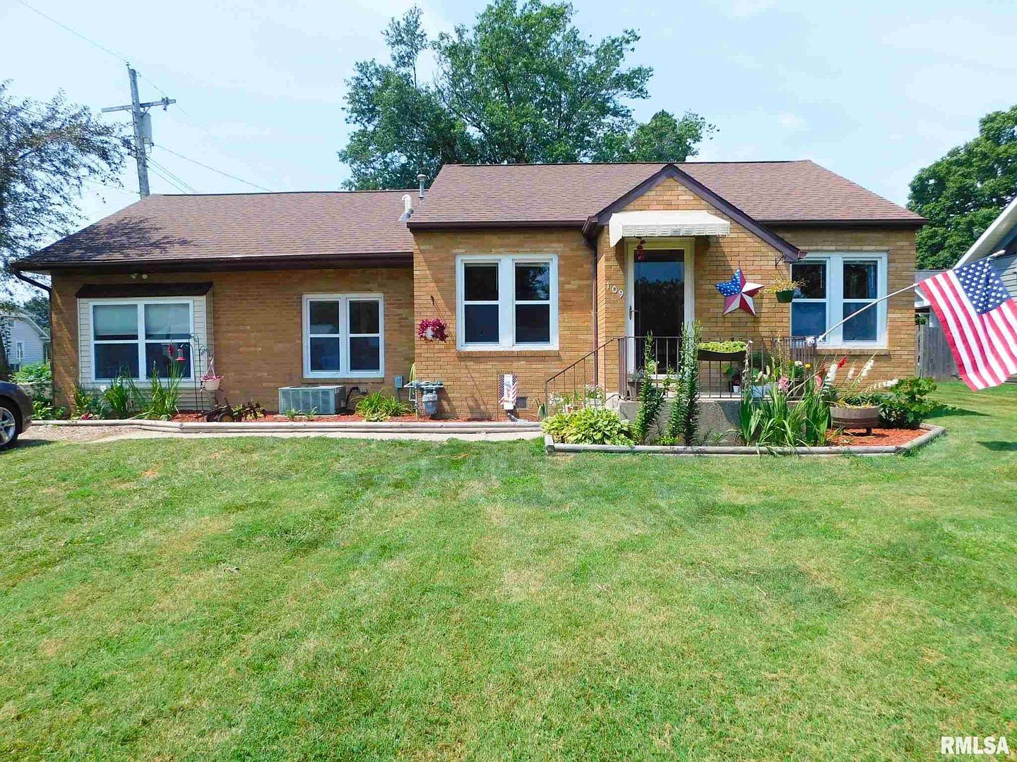 109 N Garfield St, Washburn, IL 61570 | Zillow