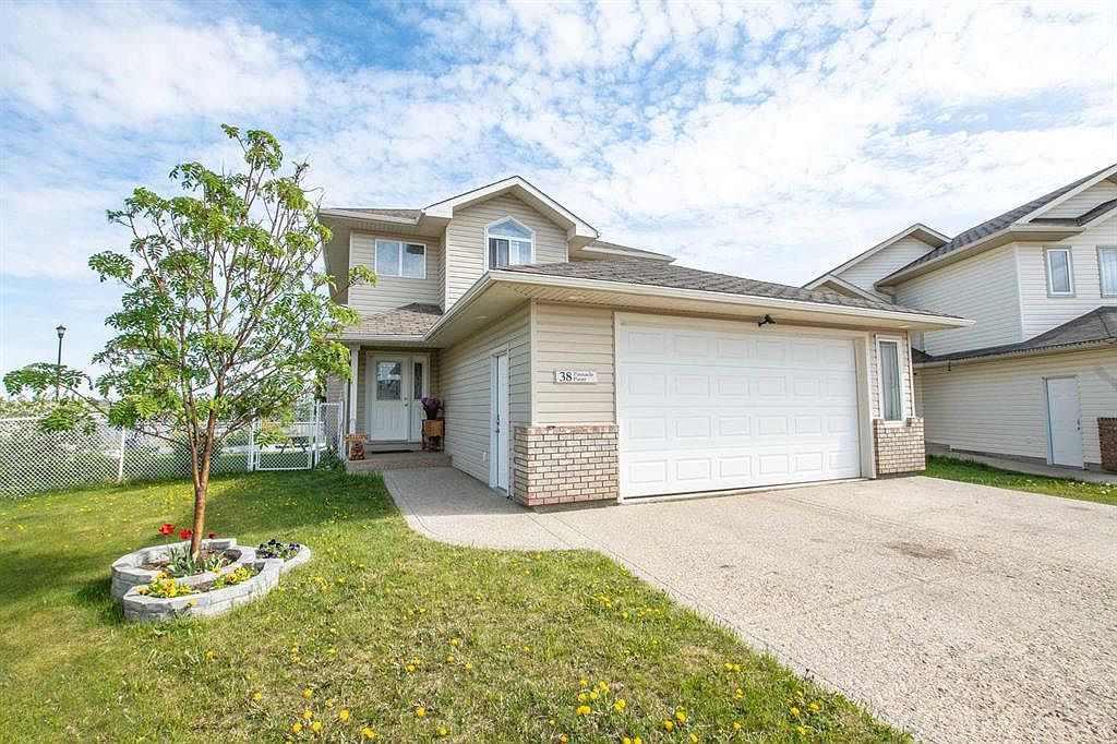 38 S Pinnacle Point, Grande Prairie, AB T8W 2Y7 | MLS #A2224448 | Zillow