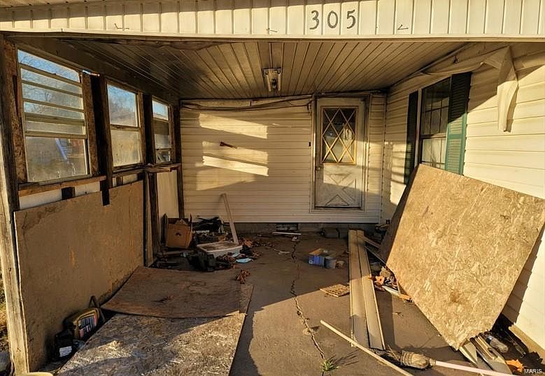305 Broadway St, Arbyrd, MO 63821 | MLS #23010153 | Zillow