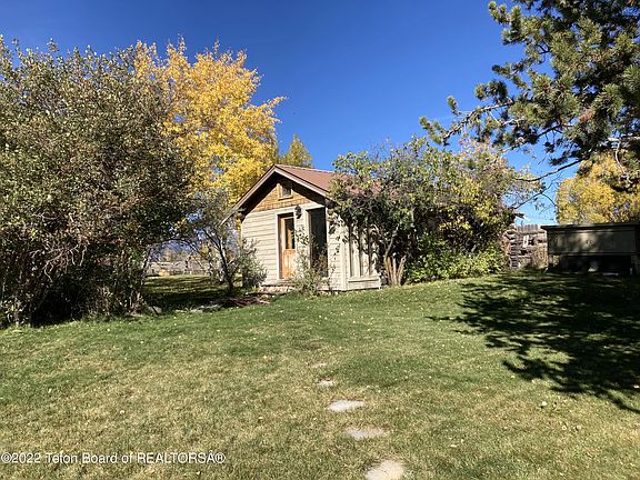 9795 N Main St, Kelly, WY 83011 | MLS #22-3072 | Zillow