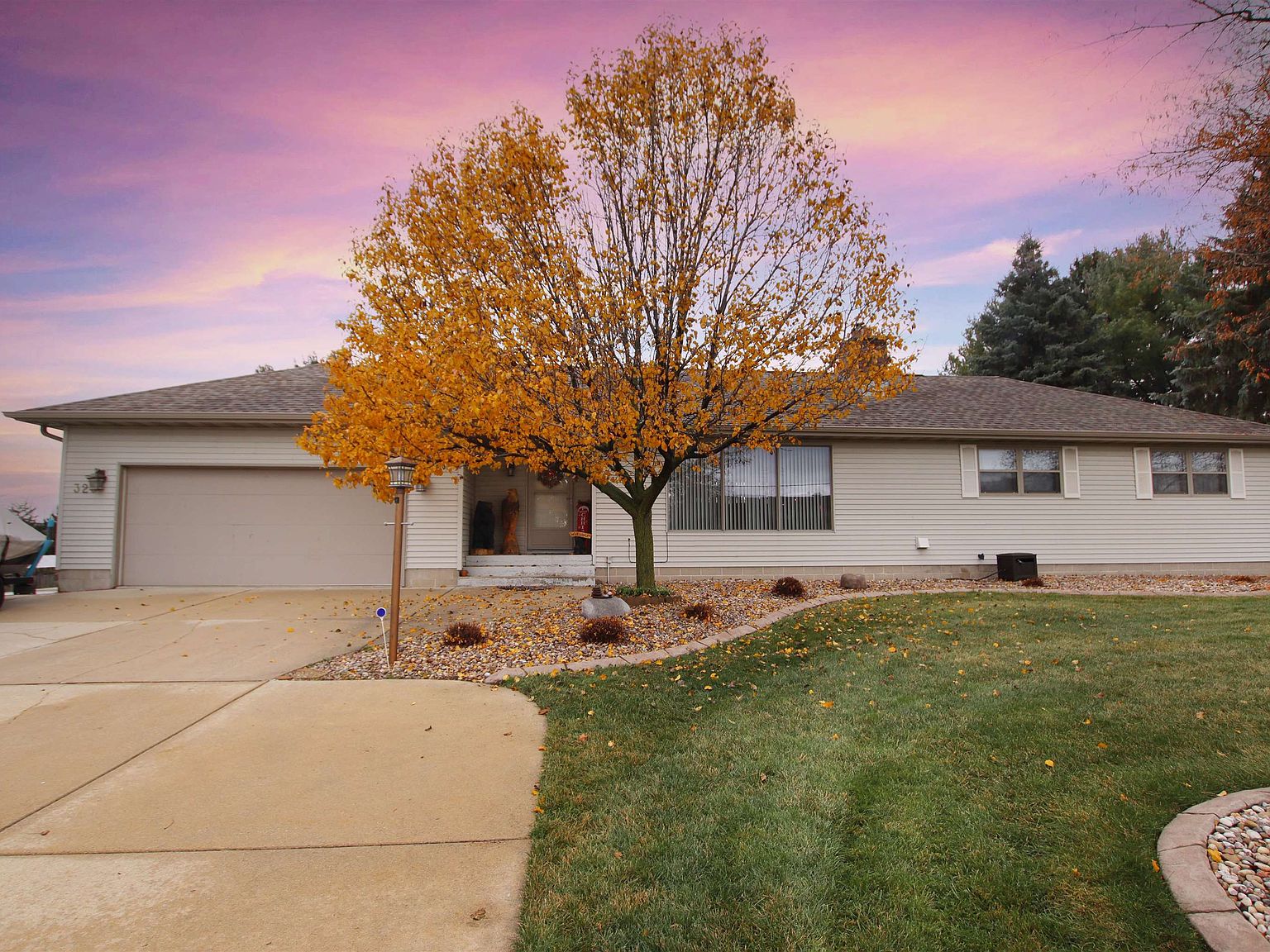 325 Oak St, Oakfield, WI 53065 | Zillow