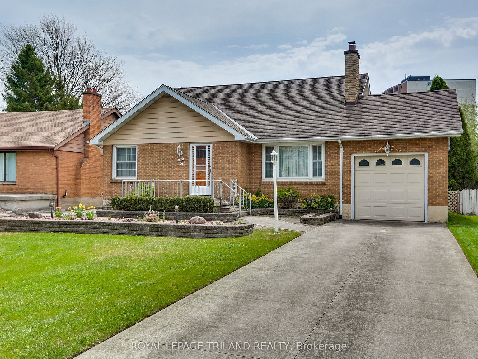 39 Base Line Rd E, London, ON N6C 2N6 | MLS #X12114620 | Zillow