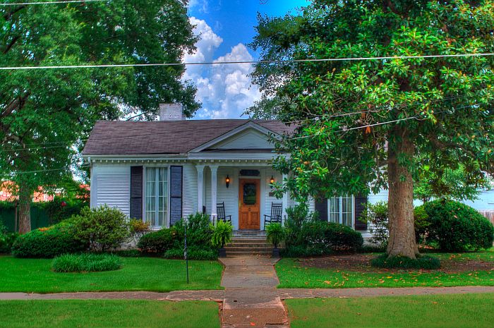 126 W Gholson Ave, Holly Springs, MS 38635 | Zillow