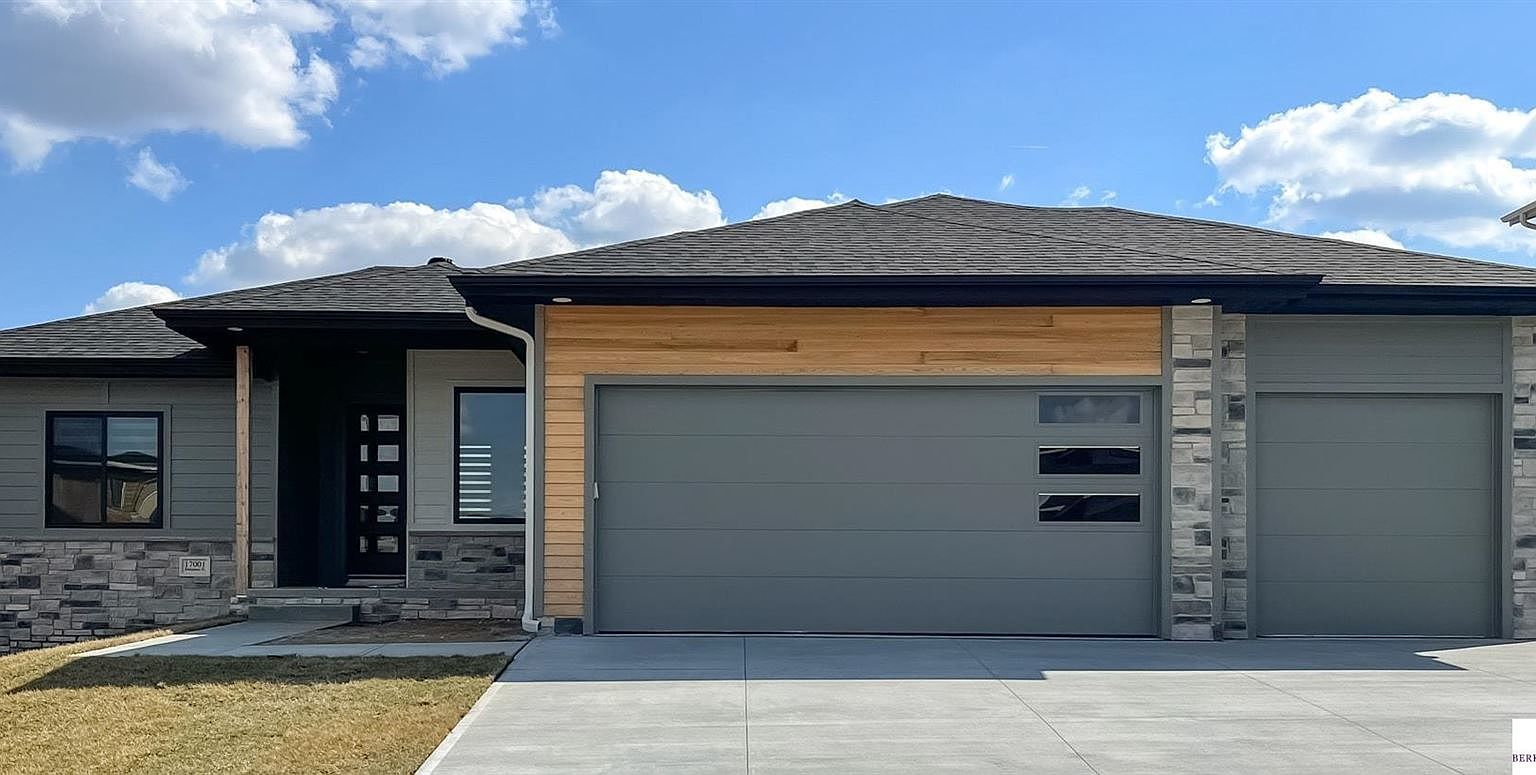 28510 Jessie Cir, Valley, NE 68064 | Zillow
