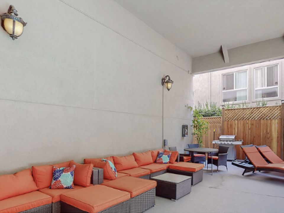 753 N Kings Rd #104, West Hollywood, CA 90069 | Zillow