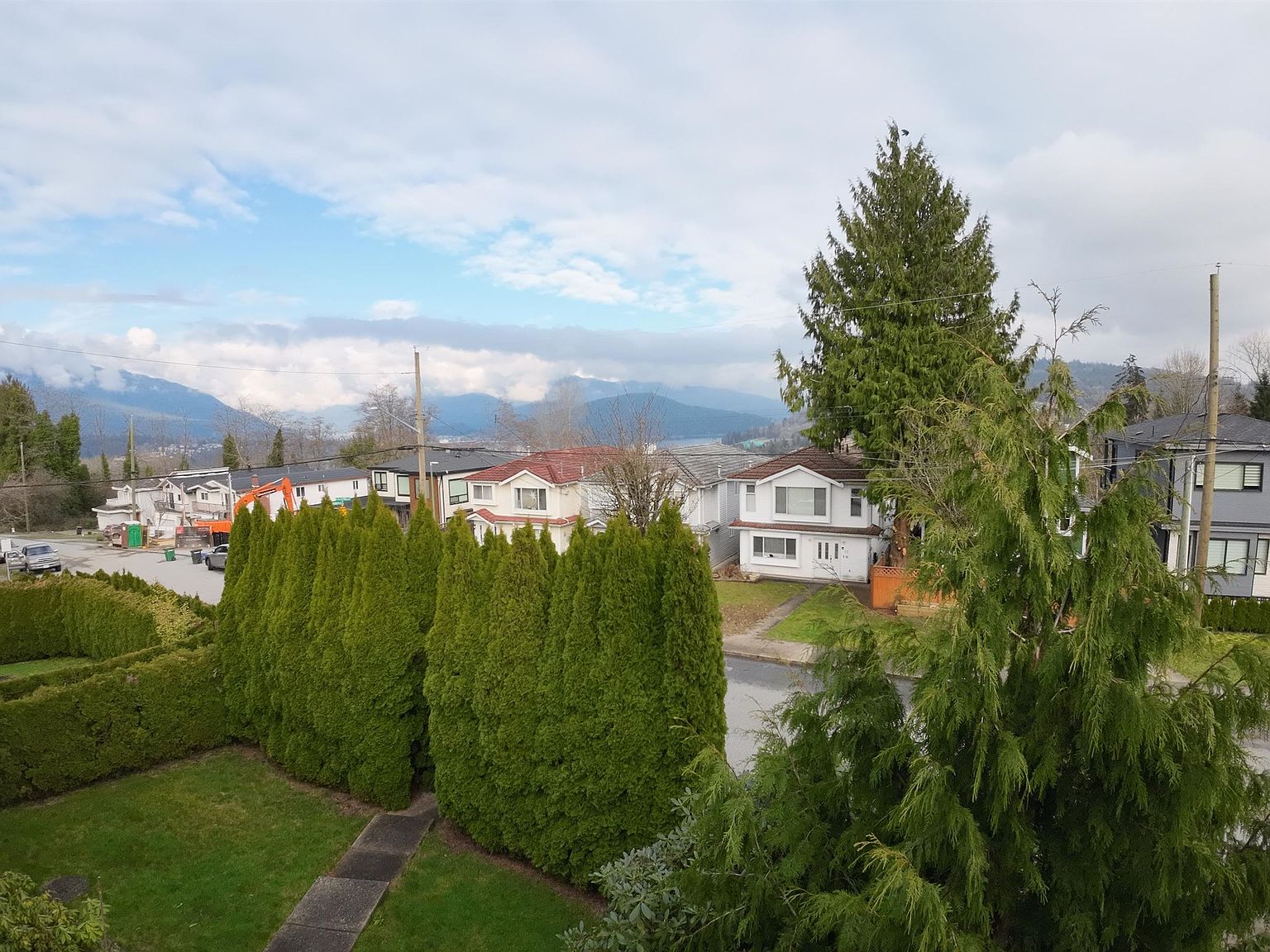 11 Fell Ave, Burnaby, BC V5B 3Y1 | Zillow