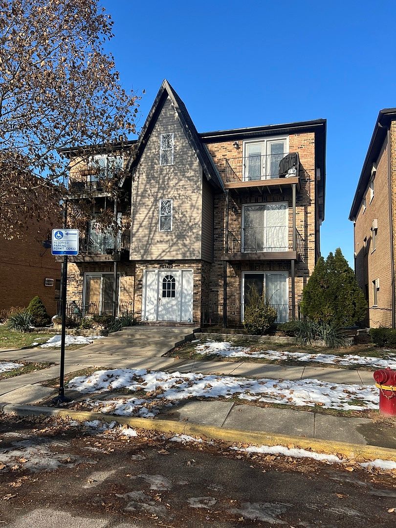 6732 W 64th Pl APT 2E, Chicago, IL 60638 | Zillow