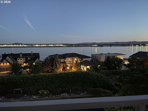 6903 SE Riverside Dr APT 2, Vancouver, WA 98664 | Zillow