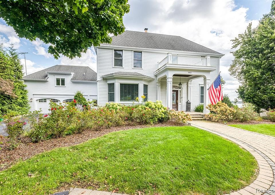 1012 N Riverside Ave, Saint Clair, MI 48079 | Zillow