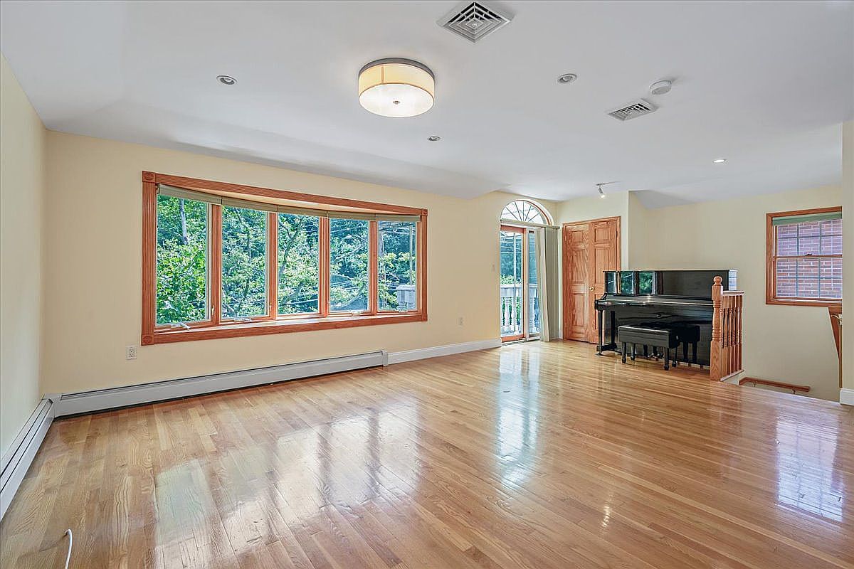 64-54 233rd St #2, Oakland Gardens, NY 11364 | Zillow
