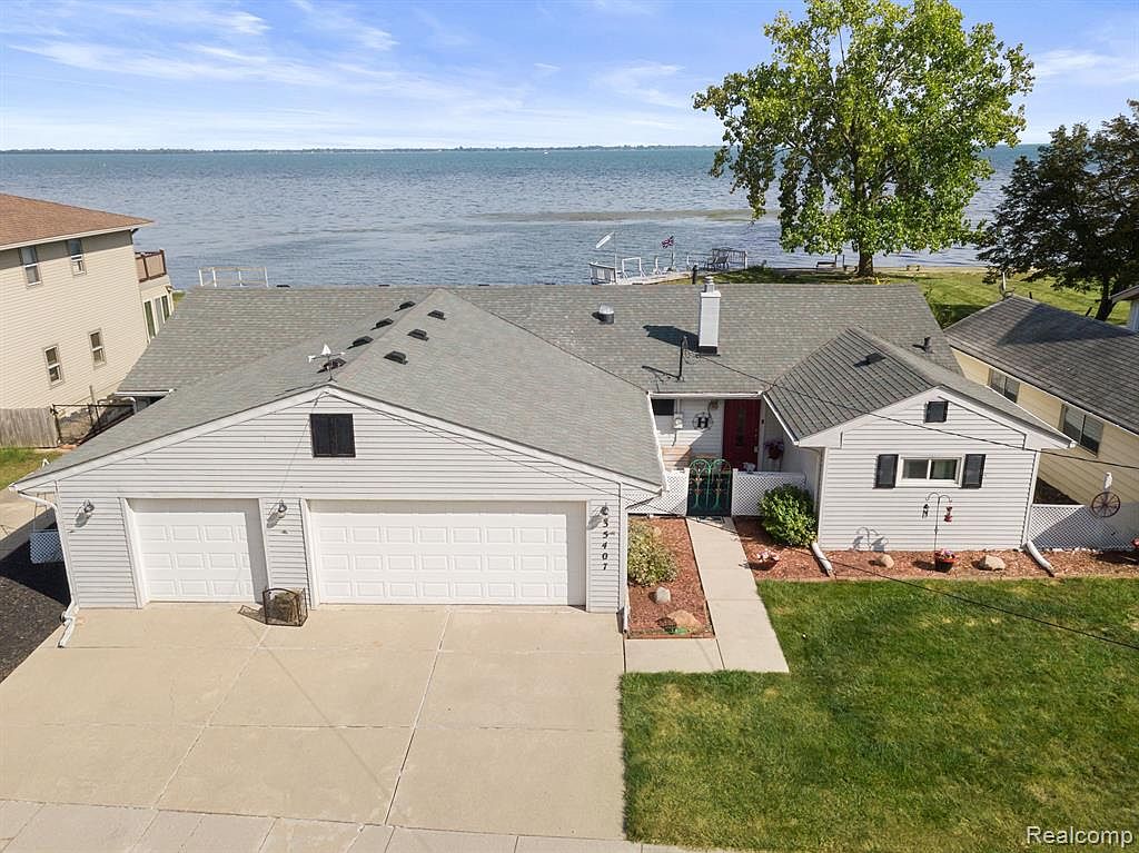35407 Erie Dr, Brownstown, MI 48173 | MLS #20230084602 | Zillow