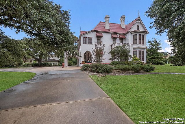 345 E Travis St, La Grange, TX 78945 | Zillow