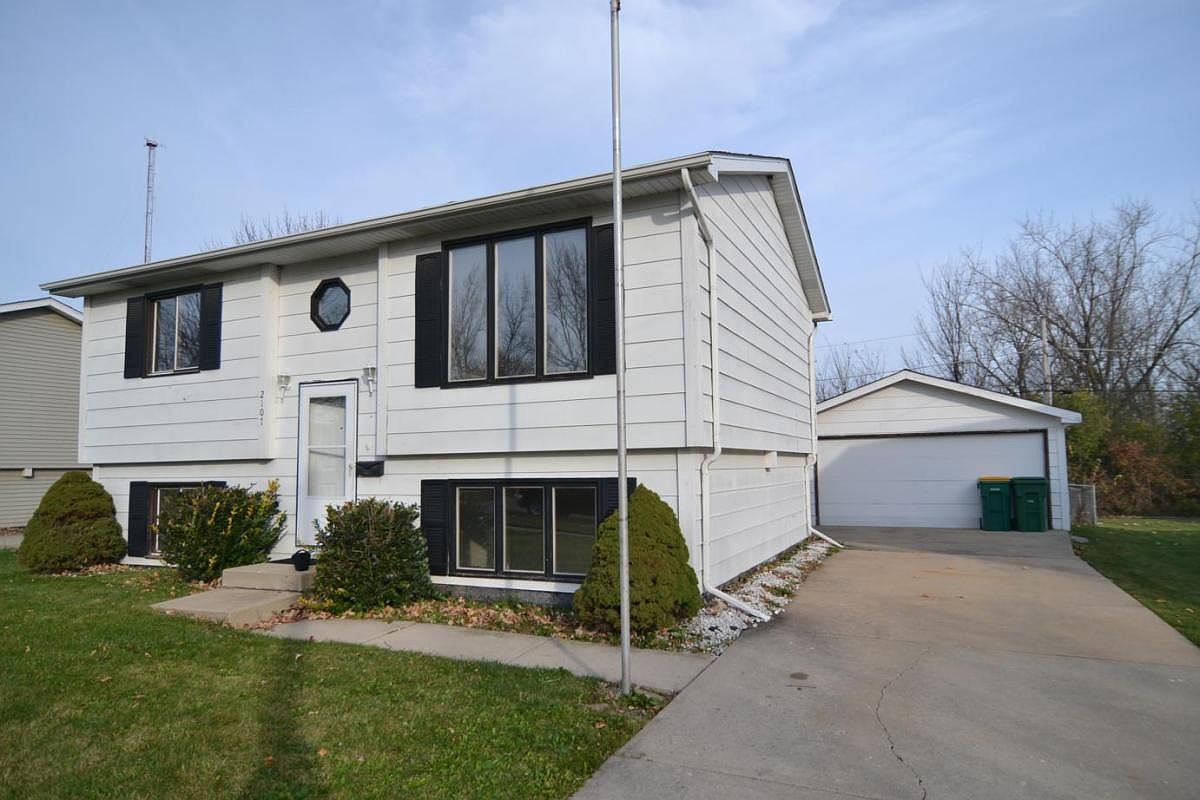 2107 Tamarack Dr, Joliet, IL 60432 | Zillow