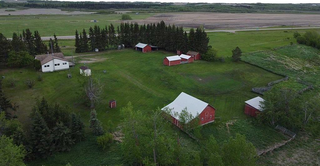 4502 E 50th St, Myrnam, AB T0B 3K0 | MLS #A2132825 | Zillow