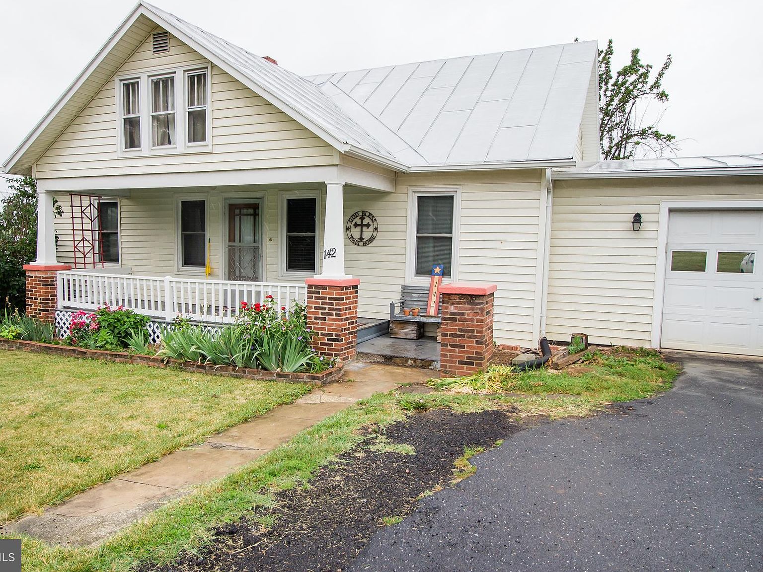142 Church St, Broadway, VA 22815 | Zillow