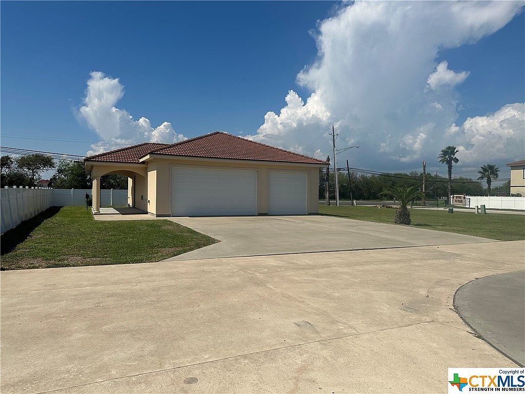 1 Lavaca Bay Pl, Pt Lavaca, TX 77979 | Zillow