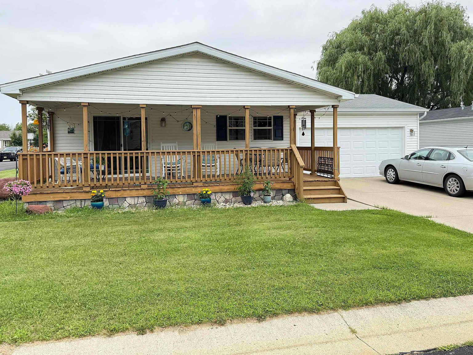 W208N11438 Brookside Dr, Germantown, WI 53022 | MLS #2003823 | Zillow