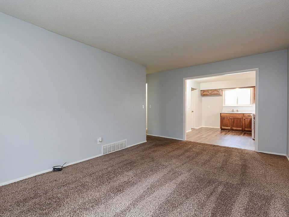 11613 Richmond Ave Kansas City MO | Zillow