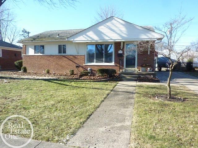 979 Chippewa St, Mount Clemens, MI 48043 | Zillow