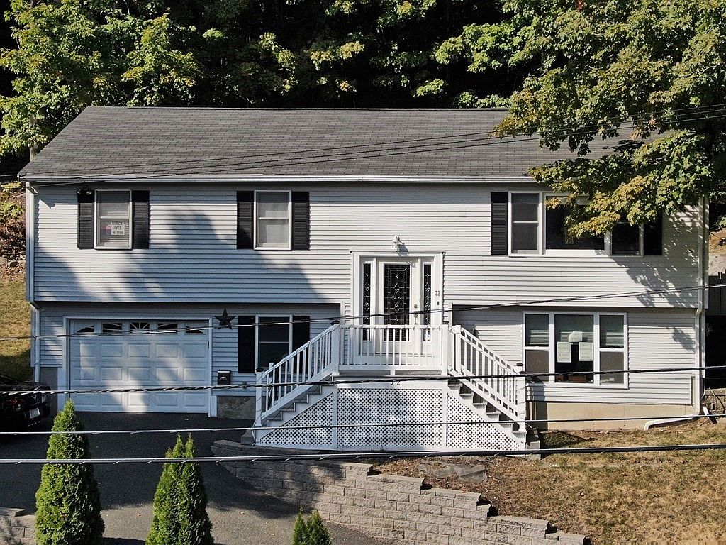 32 Monroe St, Amesbury, MA 01913 | Zillow