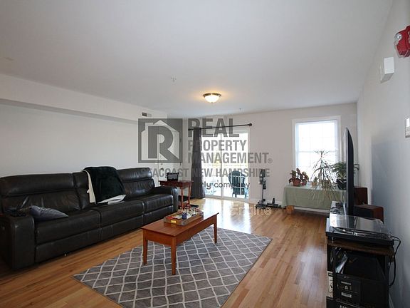 20 Hanson St APT 4, Dover, NH 03820 | Zillow